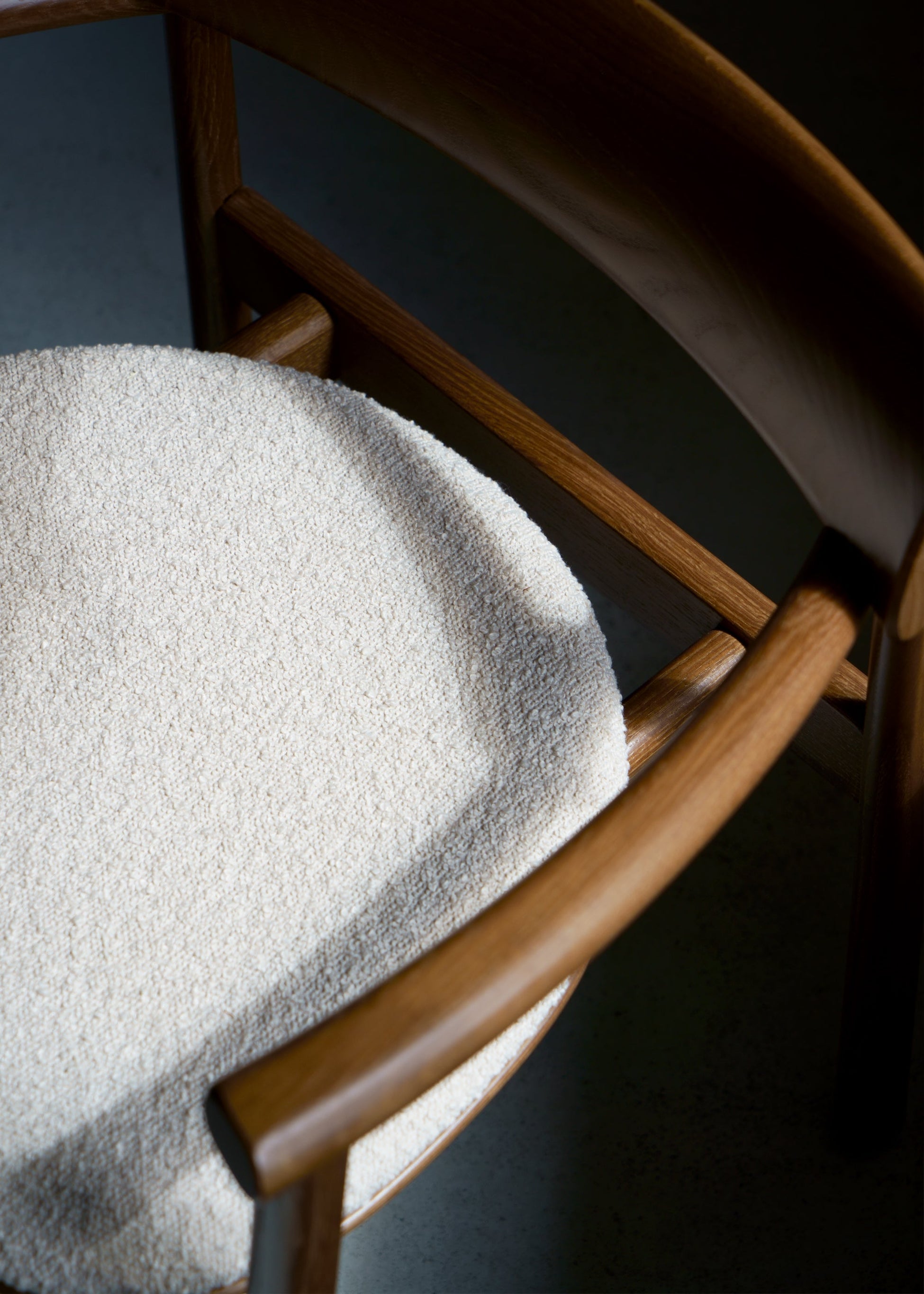 ELIPSA SOFT chair / Dark oak / Boucle sand – TAMO