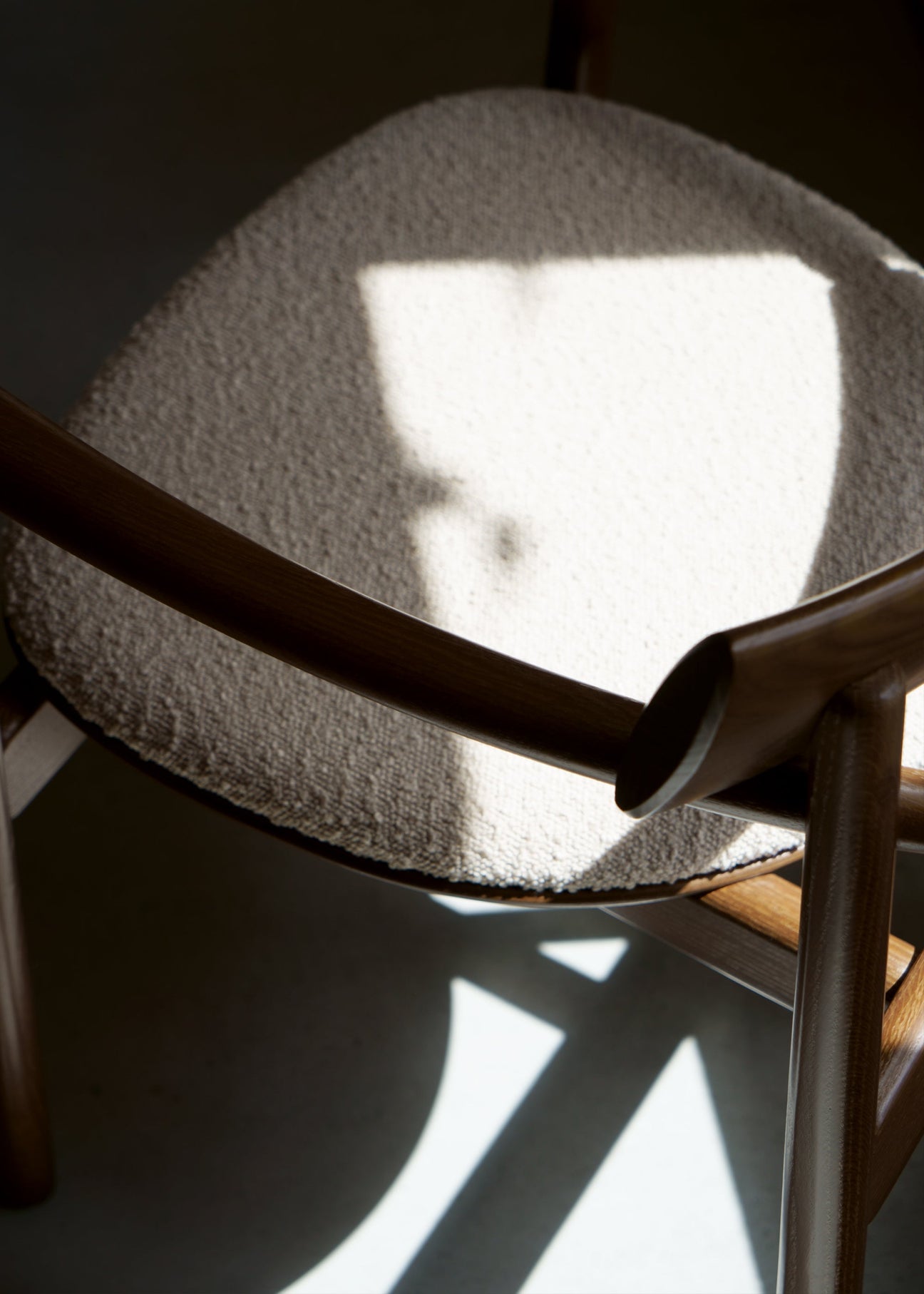 ELIPSA SOFT chair / Dark oak / Boucle sand – TAMO